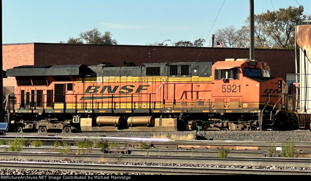 BNSF 5921